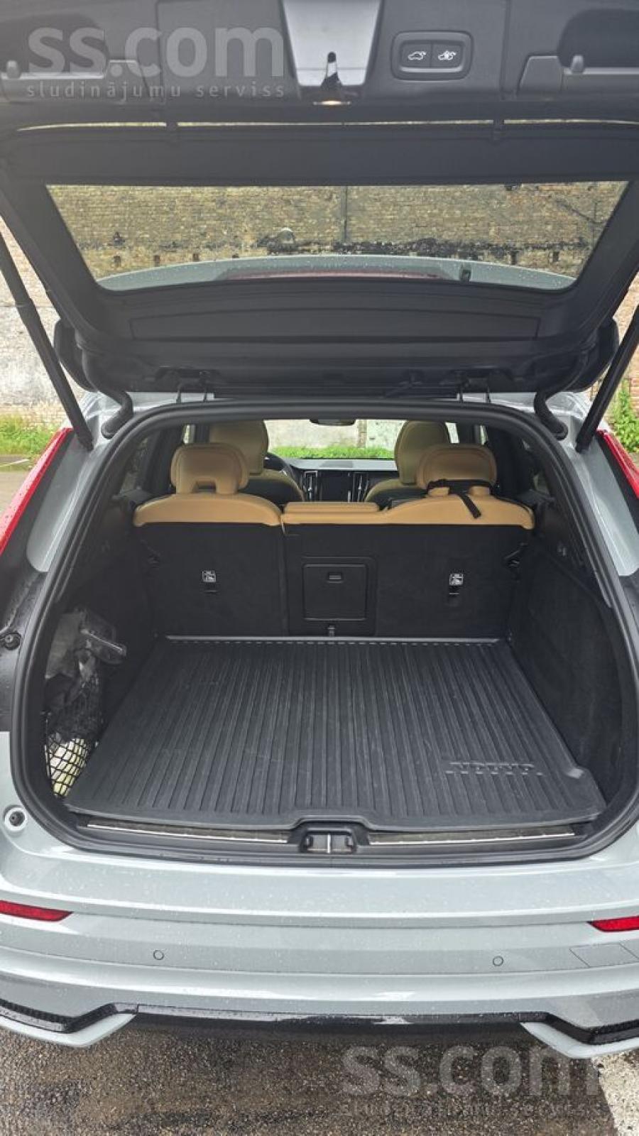 Pelēks Volvo XC60 2023 Rīga, ar dzinēja tilpumu 2.00 L un nobraukumu 32 tūkst. km par 49900 €, foto 10 vietnē AUTOMOTO.COM.LV