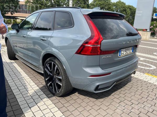 Grey Volvo XC60 2023 in Jurmala, with an engine capacity of 2.00 L and mileage of 175 thousand km for 28990 €, photo 3 on AUTOMOTO.COM.LV