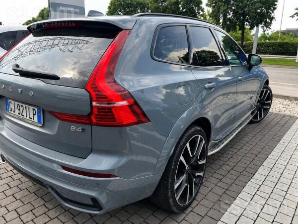 Grey Volvo XC60 2023 in Jurmala, with an engine capacity of 2.00 L and mileage of 175 thousand km for 28990 €, photo 4 on AUTOMOTO.COM.LV