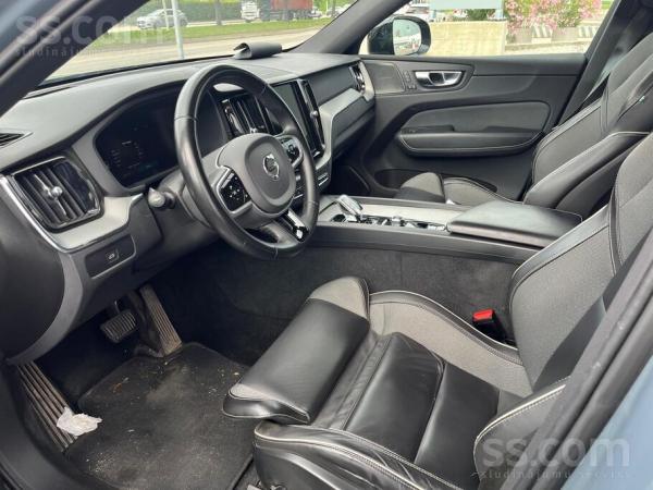 Grey Volvo XC60 2023 in Jurmala, with an engine capacity of 2.00 L and mileage of 175 thousand km for 28990 €, photo 5 on AUTOMOTO.COM.LV