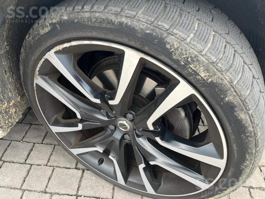 Grey Volvo XC60 2023 in Jurmala, with an engine capacity of 2.00 L and mileage of 175 thousand km for 28990 €, photo 8 on AUTOMOTO.COM.LV