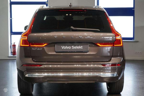 Grey Volvo XC60 2023 in Vilnius, with an engine capacity of 1.97 L and mileage of 99 thousand km for 38900 €, photo 6 on AUTOMOTO.COM.LV
