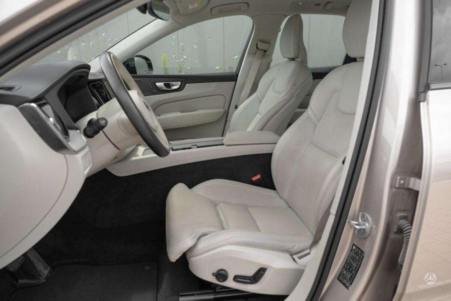 Grey Volvo XC60 2023 in Vilnius, with an engine capacity of 2.00 L and mileage of 80 thousand km for 35000 €, photo 9 on AUTOMOTO.COM.LV