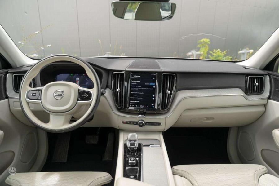 Grey Volvo XC60 2023 in Vilnius, with an engine capacity of 2.00 L and mileage of 80 thousand km for 35000 €, photo 12 on AUTOMOTO.COM.LV