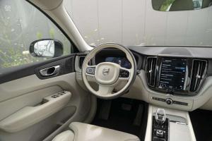 Grey Volvo XC60 2023 in Vilnius, with an engine capacity of 2.00 L and mileage of 80 thousand km for 35000 €, photo 13 on AUTOMOTO.COM.LV