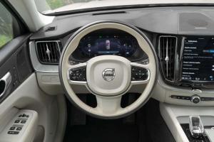Grey Volvo XC60 2023 in Vilnius, with an engine capacity of 2.00 L and mileage of 80 thousand km for 35000 €, photo 14 on AUTOMOTO.COM.LV