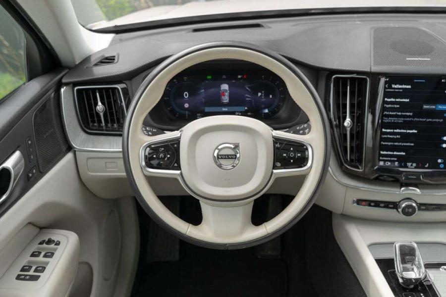Grey Volvo XC60 2023 in Vilnius, with an engine capacity of 2.00 L and mileage of 80 thousand km for 35000 €, photo 14 on AUTOMOTO.COM.LV