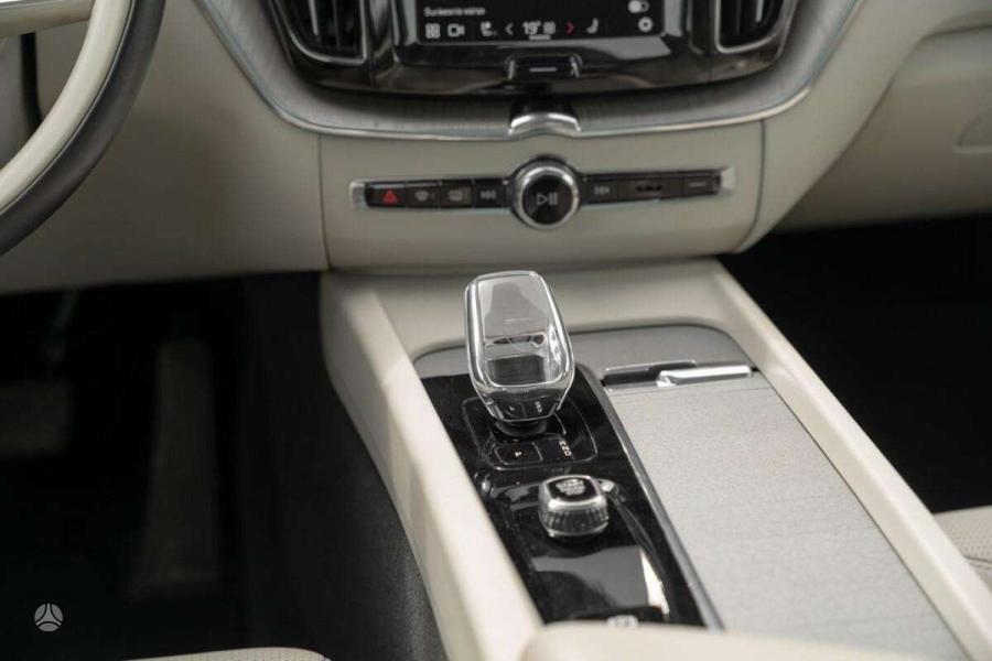 Grey Volvo XC60 2023 in Vilnius, with an engine capacity of 2.00 L and mileage of 80 thousand km for 35000 €, photo 18 on AUTOMOTO.COM.LV