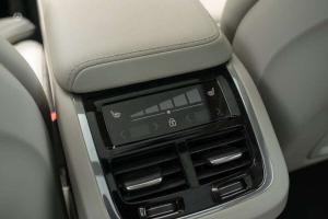 Grey Volvo XC60 2023 in Vilnius, with an engine capacity of 2.00 L and mileage of 80 thousand km for 35000 €, photo 19 on AUTOMOTO.COM.LV