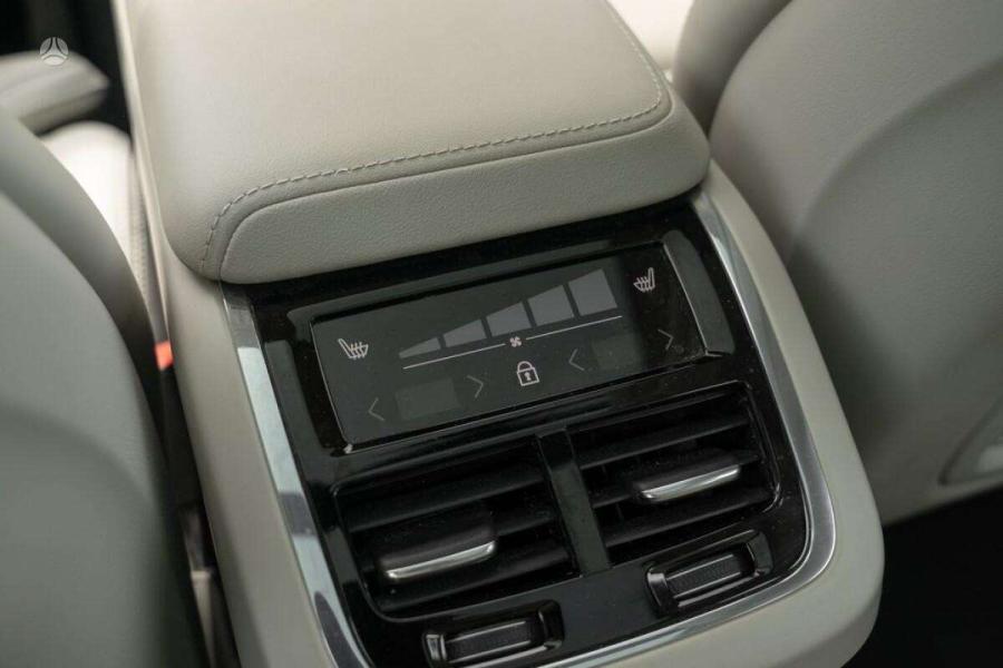 Grey Volvo XC60 2023 in Vilnius, with an engine capacity of 2.00 L and mileage of 80 thousand km for 35000 €, photo 19 on AUTOMOTO.COM.LV