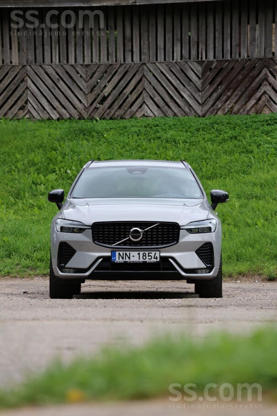 Grey Volvo XC60 2023 in Talsi, with an engine capacity of 2.00 L and mileage of 145 thousand km for 36900 €, photo 4 on AUTOMOTO.COM.LV