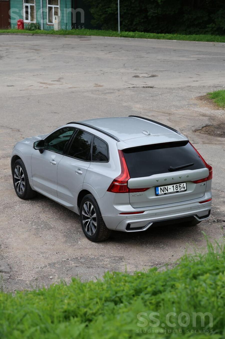 Grey Volvo XC60 2023 in Talsi, with an engine capacity of 2.00 L and mileage of 145 thousand km for 36900 €, photo 5 on AUTOMOTO.COM.LV