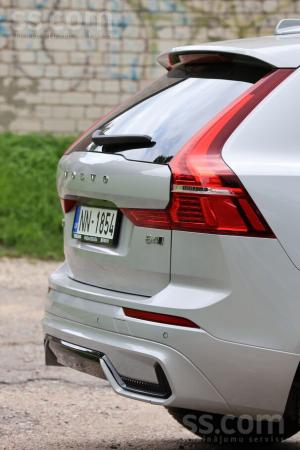 Grey Volvo XC60 2023 in Talsi, with an engine capacity of 2.00 L and mileage of 145 thousand km for 36900 €, photo 9 on AUTOMOTO.COM.LV