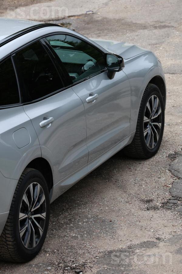 Grey Volvo XC60 2023 in Talsi, with an engine capacity of 2.00 L and mileage of 145 thousand km for 36900 €, photo 9 on AUTOMOTO.COM.LV
