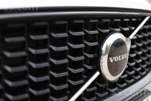 Grey Volvo XC60 2023 in Talsi, with an engine capacity of 2.00 L and mileage of 145 thousand km for 36900 €, photo 13 on AUTOMOTO.COM.LV
