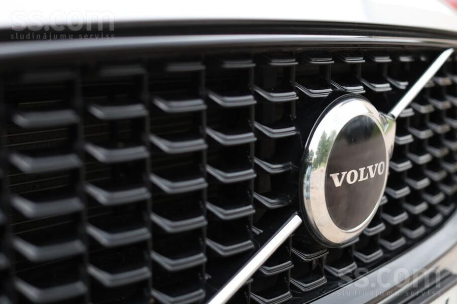 Grey Volvo XC60 2023 in Talsi, with an engine capacity of 2.00 L and mileage of 145 thousand km for 36900 €, photo 13 on AUTOMOTO.COM.LV