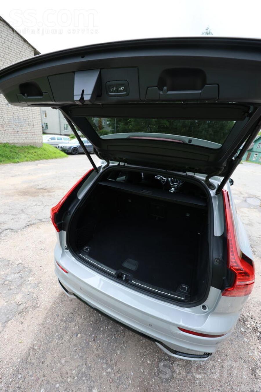 Grey Volvo XC60 2023 in Talsi, with an engine capacity of 2.00 L and mileage of 145 thousand km for 36900 €, photo 28 on AUTOMOTO.COM.LV