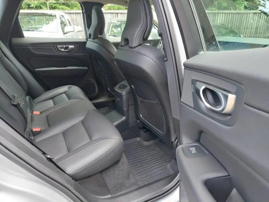 Pelēks Volvo XC60 2023 Rīga, ar dzinēja tilpumu 2.00 L un nobraukumu 80 tūkst. km par 35000 €, foto 10 vietnē AUTOMOTO.COM.LV