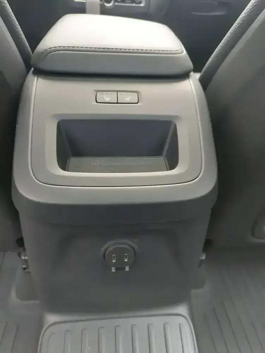 Pelēks Volvo XC60 2023 Rīga, ar dzinēja tilpumu 2.00 L un nobraukumu 80 tūkst. km par 35000 €, foto 11 vietnē AUTOMOTO.COM.LV