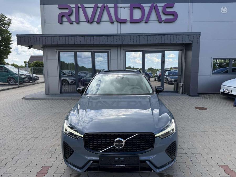 Grey Volvo XC60 2023 in Siauliai, with an engine capacity of 1.97 L and mileage of 213 thousand km for 29990 €, photo 5 on AUTOMOTO.COM.LV