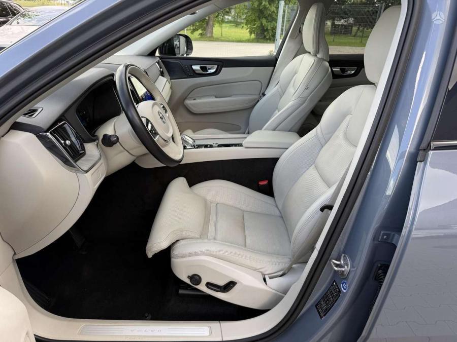 Grey Volvo XC60 2023 in Siauliai, with an engine capacity of 1.97 L and mileage of 213 thousand km for 29990 €, photo 14 on AUTOMOTO.COM.LV