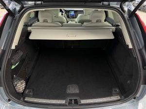 Grey Volvo XC60 2023 in Siauliai, with an engine capacity of 1.97 L and mileage of 213 thousand km for 29990 €, photo 26 on AUTOMOTO.COM.LV