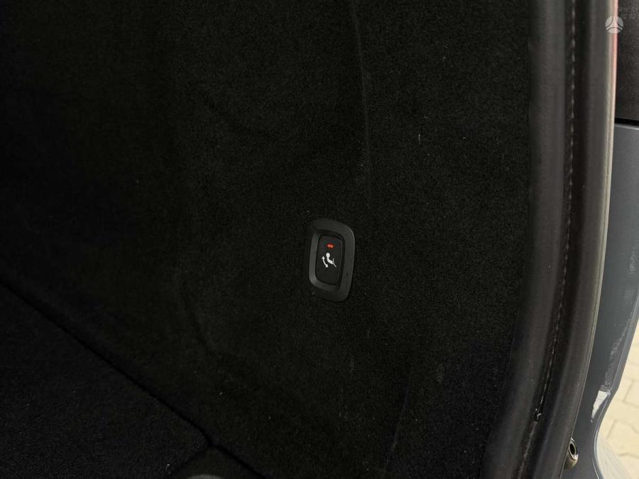 Grey Volvo XC60 2023 in Siauliai, with an engine capacity of 1.97 L and mileage of 213 thousand km for 29990 €, photo 27 on AUTOMOTO.COM.LV