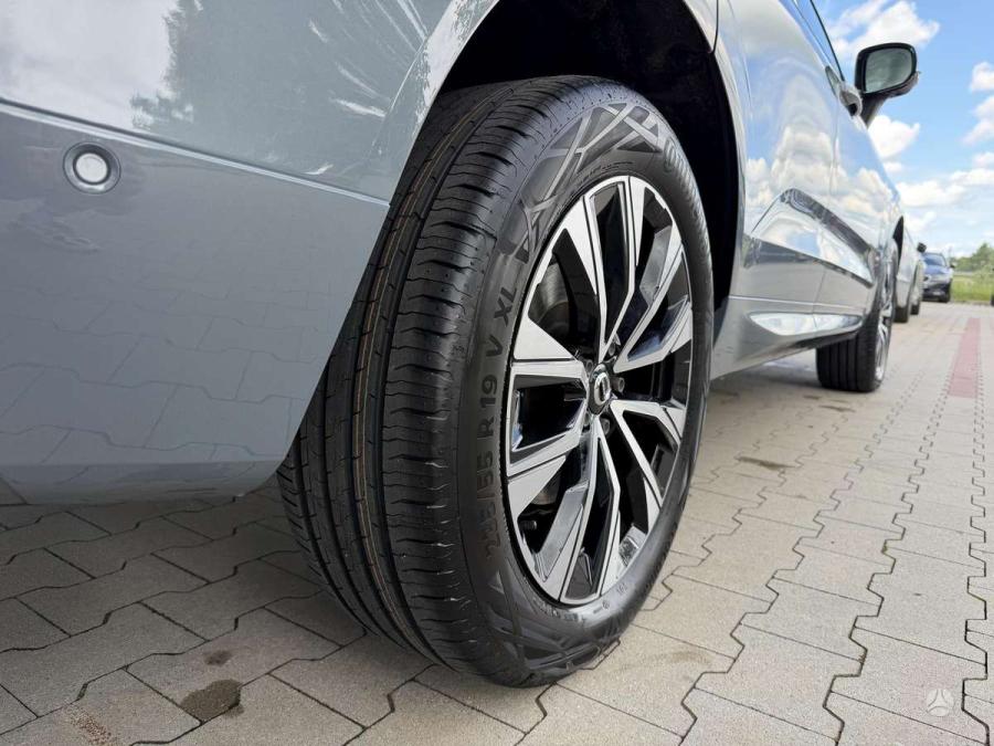 Grey Volvo XC60 2023 in Siauliai, with an engine capacity of 1.97 L and mileage of 213 thousand km for 29990 €, photo 30 on AUTOMOTO.COM.LV