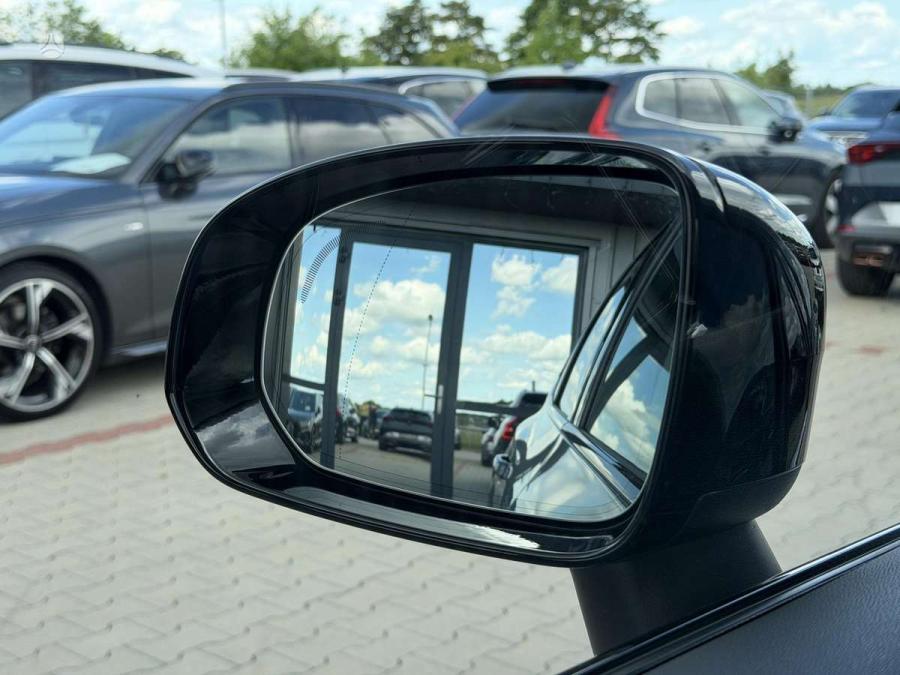 Grey Volvo XC60 2023 in Siauliai, with an engine capacity of 1.97 L and mileage of 213 thousand km for 29990 €, photo 33 on AUTOMOTO.COM.LV
