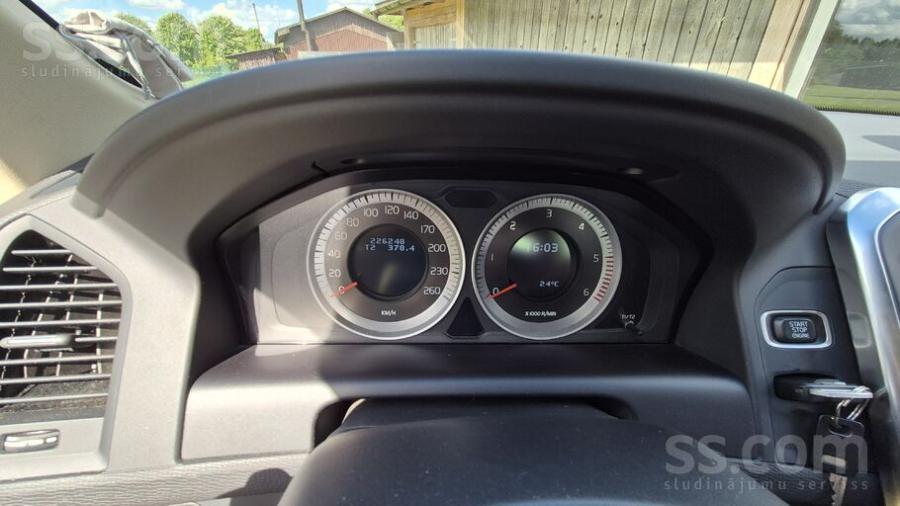 Pelēks Volvo XC60 2023 Rīga, ar dzinēja tilpumu 2.00 L un nobraukumu 228 tūkst. km par 9000 €, foto 11 vietnē AUTOMOTO.COM.LV