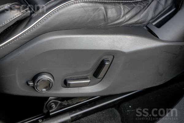 Grey Volvo XC60 2023 in Tukums, with an engine capacity of 2.00 L and mileage of 146 thousand km for 36990 €, photo 9 on AUTOMOTO.COM.LV