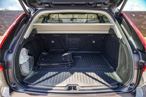 Pelēks Volvo XC60 2023 Marijampole, ar dzinēja tilpumu 1.97 L un nobraukumu 123 tūkst. km par 32450 €, foto 17 vietnē AUTOMOTO.COM.LV