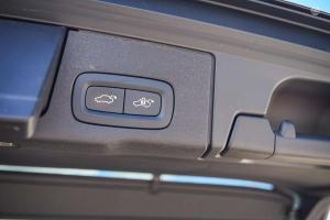 Pelēks Volvo XC60 2023 Marijampole, ar dzinēja tilpumu 1.97 L un nobraukumu 123 tūkst. km par 32450 €, foto 18 vietnē AUTOMOTO.COM.LV