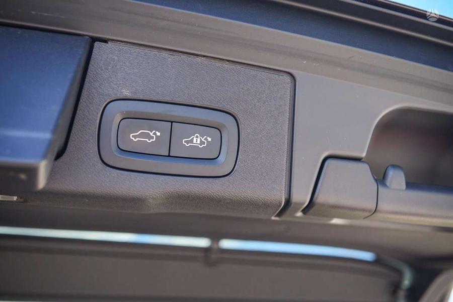 Pelēks Volvo XC60 2023 Marijampole, ar dzinēja tilpumu 1.97 L un nobraukumu 123 tūkst. km par 32450 €, foto 18 vietnē AUTOMOTO.COM.LV