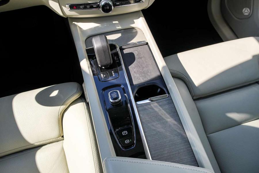 Pelēks Volvo XC60 2023 Marijampole, ar dzinēja tilpumu 1.97 L un nobraukumu 123 tūkst. km par 32450 €, foto 26 vietnē AUTOMOTO.COM.LV
