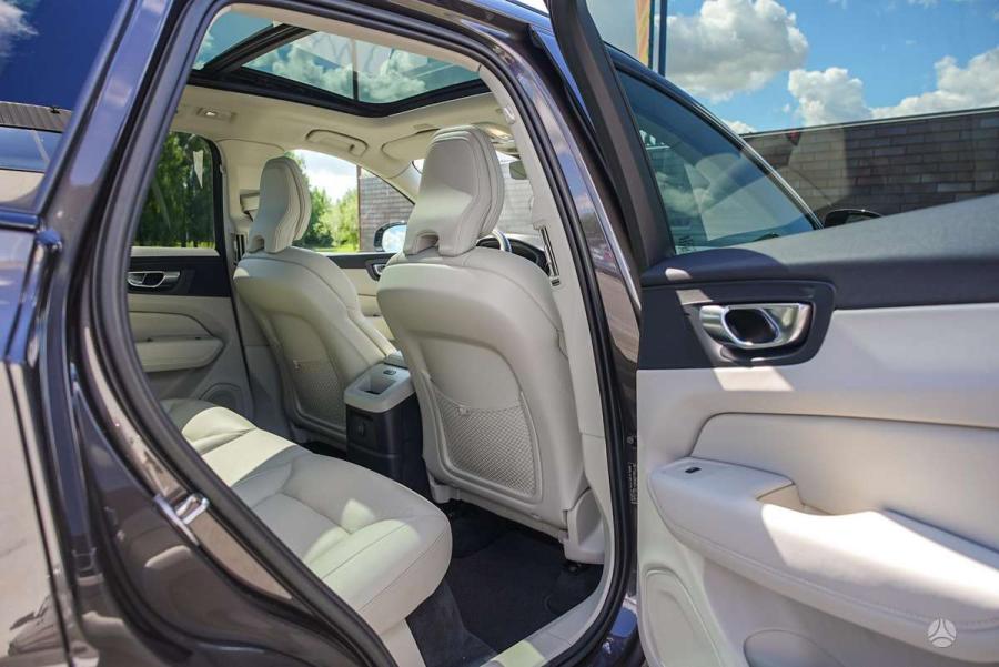 Pelēks Volvo XC60 2023 Marijampole, ar dzinēja tilpumu 1.97 L un nobraukumu 123 tūkst. km par 32450 €, foto 42 vietnē AUTOMOTO.COM.LV