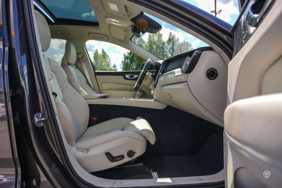 Pelēks Volvo XC60 2023 Marijampole, ar dzinēja tilpumu 1.97 L un nobraukumu 123 tūkst. km par 32450 €, foto 46 vietnē AUTOMOTO.COM.LV