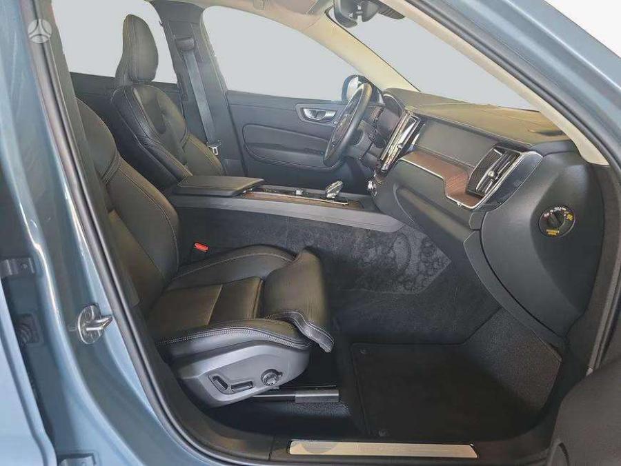 Pelēks Volvo XC60 2023 Viļņa, ar dzinēja tilpumu 1.97 L un nobraukumu 26 tūkst. km par 50990 €, foto 9 vietnē AUTOMOTO.COM.LV