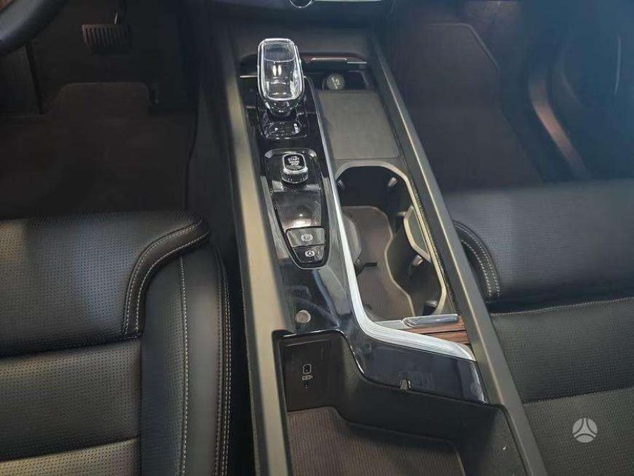 Pelēks Volvo XC60 2023 Viļņa, ar dzinēja tilpumu 1.97 L un nobraukumu 26 tūkst. km par 50990 €, foto 21 vietnē AUTOMOTO.COM.LV