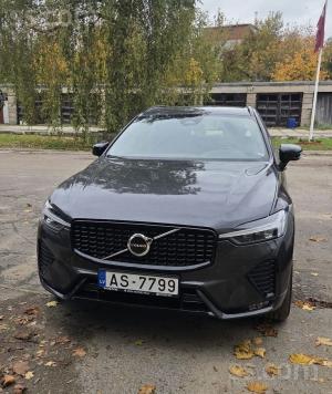 Grey Volvo XC60 2023 in Riga, with an engine capacity of 2.00 L and mileage of 39 thousand km for 34600 €, photo 3 on AUTOMOTO.COM.LV