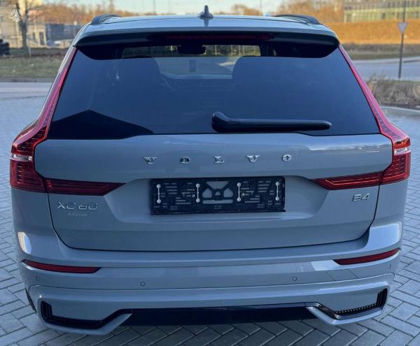 Grey Volvo XC60 2024 in Kaunas, with an engine capacity of 1.97 L and mileage of 11 thousand km for 38000 €, photo 9 on AUTOMOTO.COM.LV