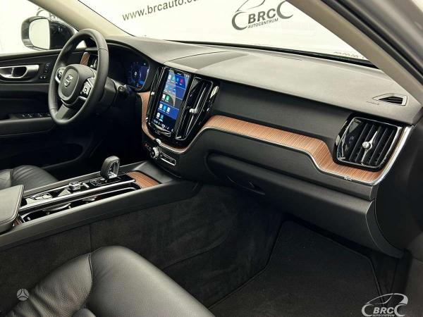 Grey Volvo XC60 2024 in Vilnius, with an engine capacity of 1.97 L and mileage of 18 thousand km for 29500 €, photo 8 on AUTOMOTO.COM.LV