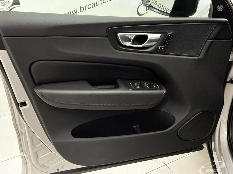 Grey Volvo XC60 2024 in Vilnius, with an engine capacity of 1.97 L and mileage of 18 thousand km for 29500 €, photo 13 on AUTOMOTO.COM.LV