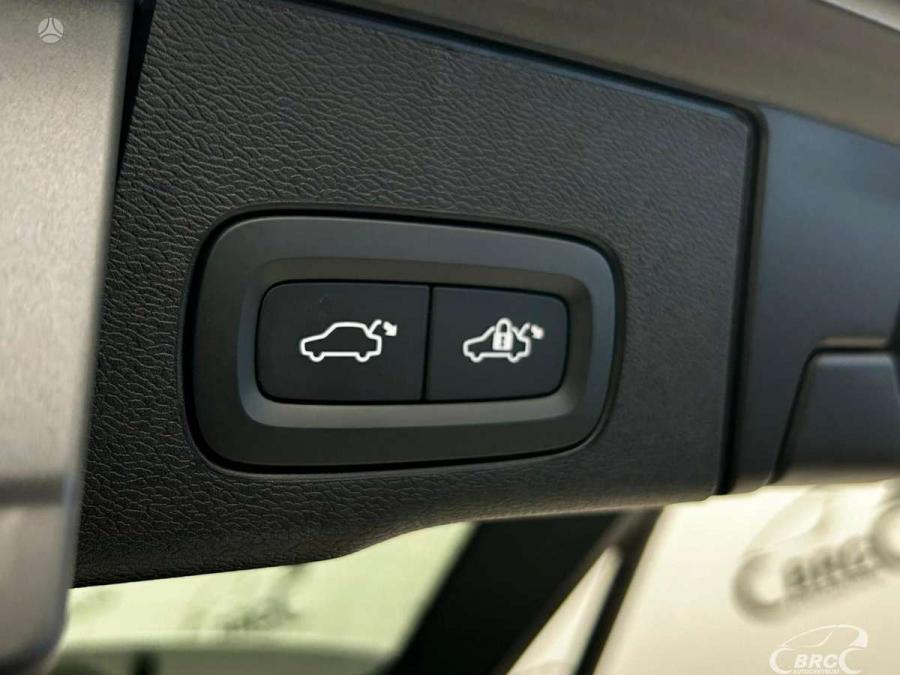 Grey Volvo XC60 2024 in Vilnius, with an engine capacity of 1.97 L and mileage of 18 thousand km for 29500 €, photo 27 on AUTOMOTO.COM.LV