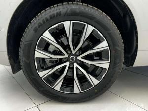 Grey Volvo XC60 2024 in Vilnius, with an engine capacity of 1.97 L and mileage of 18 thousand km for 29500 €, photo 31 on AUTOMOTO.COM.LV