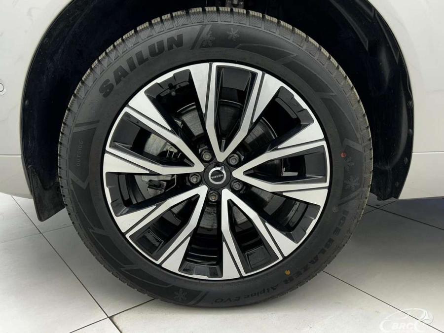 Grey Volvo XC60 2024 in Vilnius, with an engine capacity of 1.97 L and mileage of 18 thousand km for 29500 €, photo 31 on AUTOMOTO.COM.LV