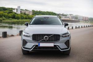 Серый Вольво ХС60 2024 в Каунас, объемом двигателя 1.97 л и пробегом 25 тыс. км за 35000 €, фото 3 на AUTOMOTO.COM.LV