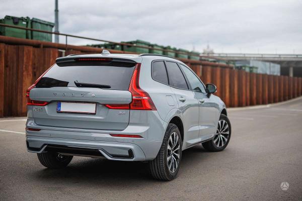 Pelēks Volvo XC60 2024 Kauņa, ar dzinēja tilpumu 1.97 L un nobraukumu 25 tūkst. km par 35000 €, foto 3 vietnē AUTOMOTO.COM.LV