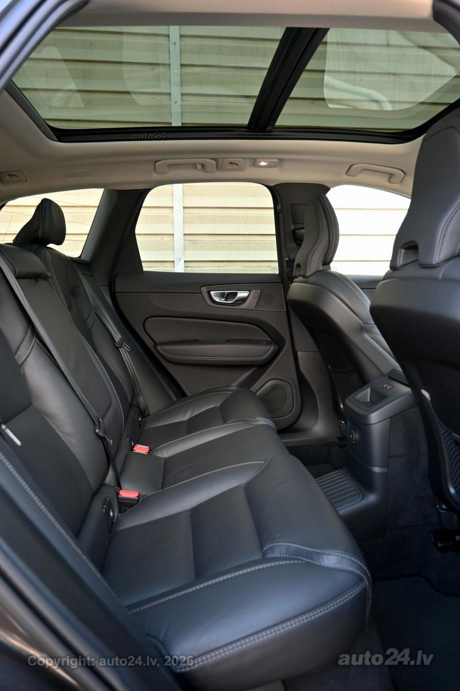 Pelēks Volvo XC60 2024 Tallina, ar dzinēja tilpumu 2.00 L un nobraukumu 27 tūkst. km par 53890 €, foto 12 vietnē AUTOMOTO.COM.LV