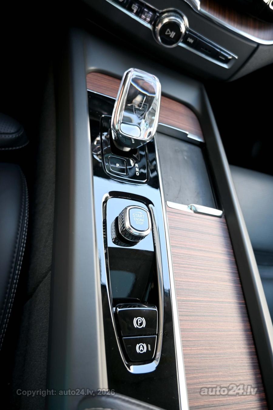 Pelēks Volvo XC60 2024 Tallina, ar dzinēja tilpumu 2.00 L un nobraukumu 27 tūkst. km par 53890 €, foto 19 vietnē AUTOMOTO.COM.LV